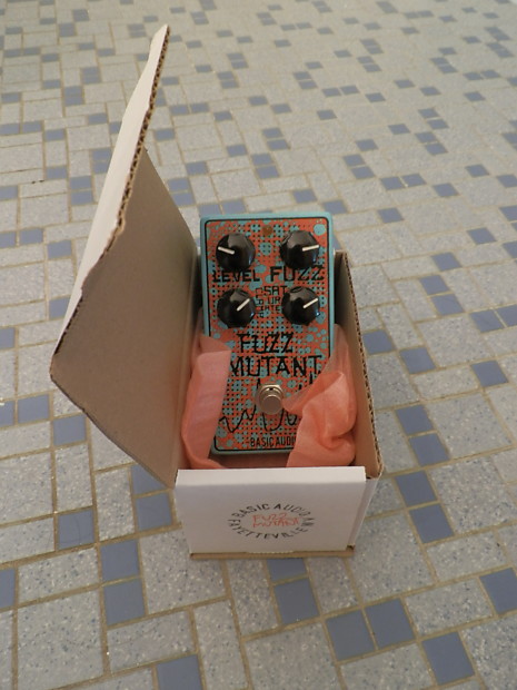 Basic Audio Fuzz Mutant (Based on Os Mutantes Regulus VIII | Reverb