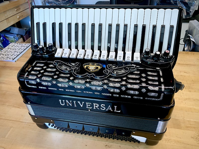 Universal Accordion | Reverb