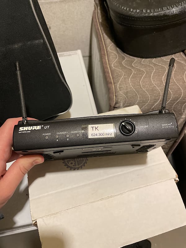 Shure UT UHF Wireless Receiver and Guitar Pack 624.300 mhz | Reverb