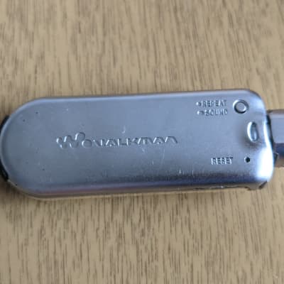 Sony Walkman NW-E505 Gold ( 512 MB ) Digital Media Player | Reverb