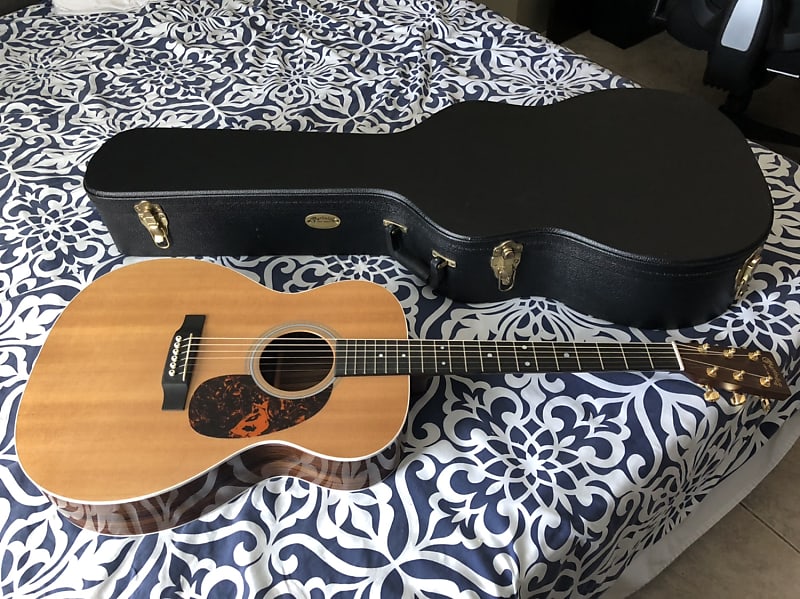 Martin MMV acoustic guitar w/hard case, ooo body size | Reverb