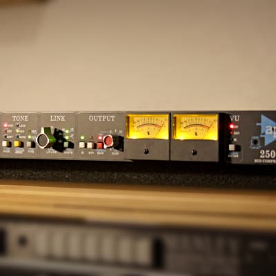 API 2500 Buss Compressor - VCA Compressor | Reverb