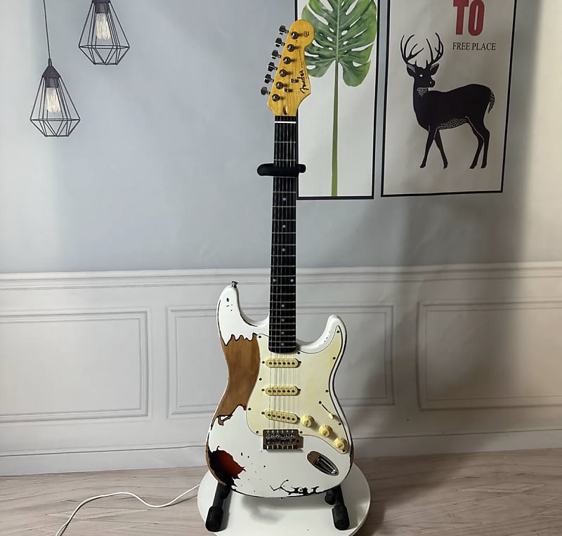 Stratocaster copy - Relic White | Reverb