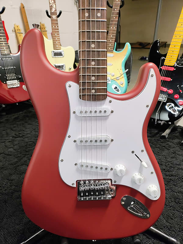 Squier - Stratocaster 2025 - Matte Dakota Red | Reverb