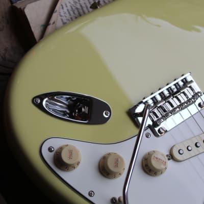 FENDER Player II Stratocaster Hialeah Yellow, 3, 54 KG | Reverb