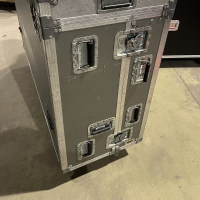 Soundcraft Vi3000 96-channel Digital Mixer w/Flight Case | Reverb