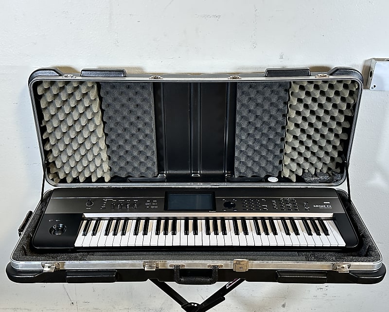 Korg Krome EX 61 Synth Workstation Keyboard w/ Travel Case | Reverb