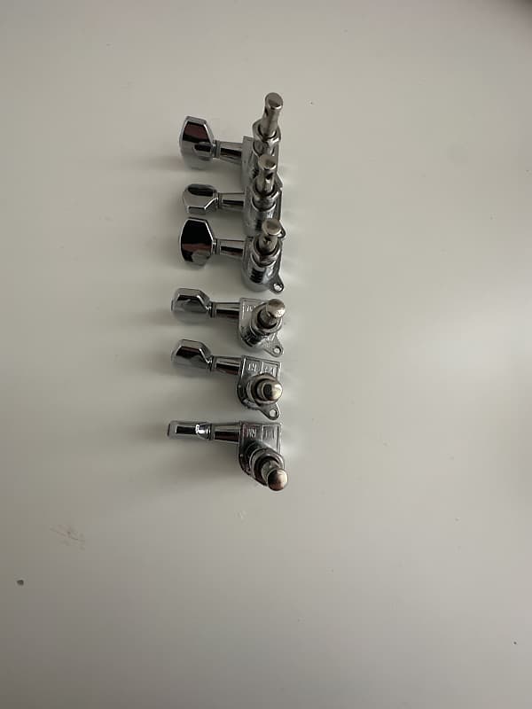 6 In-line tuning heads | Reverb