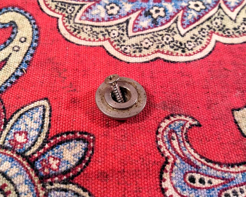 VINTAGE 1972-1976 FENDER BASS STRING TREE w/ MOUNTING SCREW - | Reverb