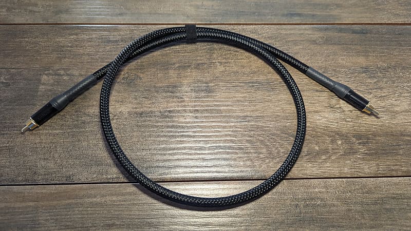 Single Digital Coax Cable, 1m, Canare L-5CFB | Reverb