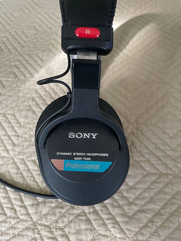 Sony MDR-7506 (Professional Stereo Monitor) | Reverb