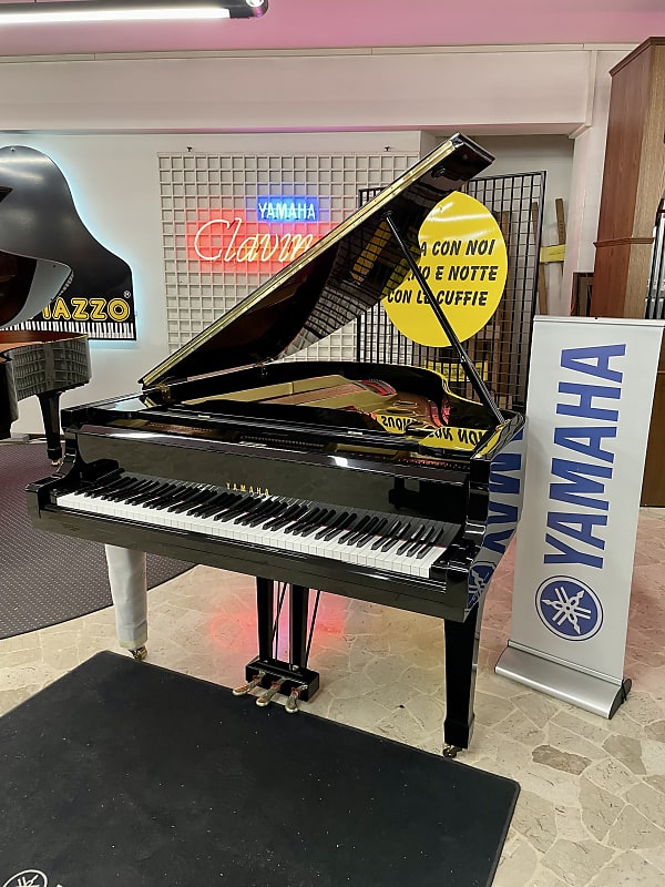 PIANOFORTE MEZZA CODA YAMAHA MOD. C3 NERO LUCIDO | Reverb