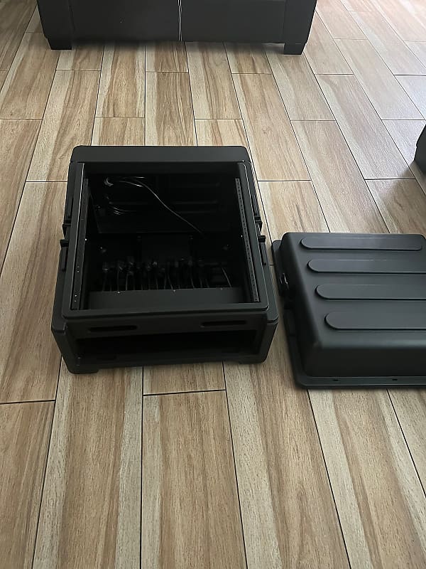SKB 1SKB-R102W 10U x 2U Rolling Compact Rig | Reverb