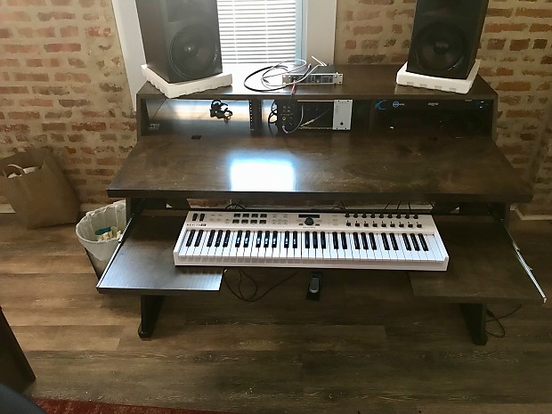 Output Platform Desk Kodiak Brown | Reverb