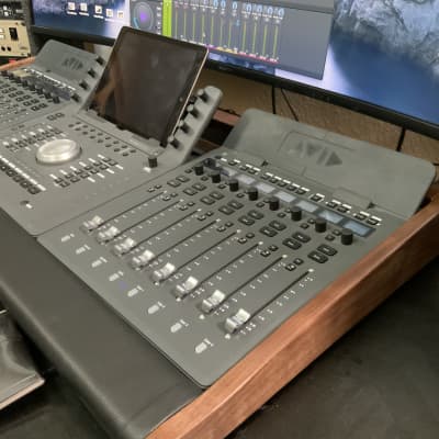 Mix Ends Avid (2) S1’s, Dock three bay desktop stand 2024 - | Reverb