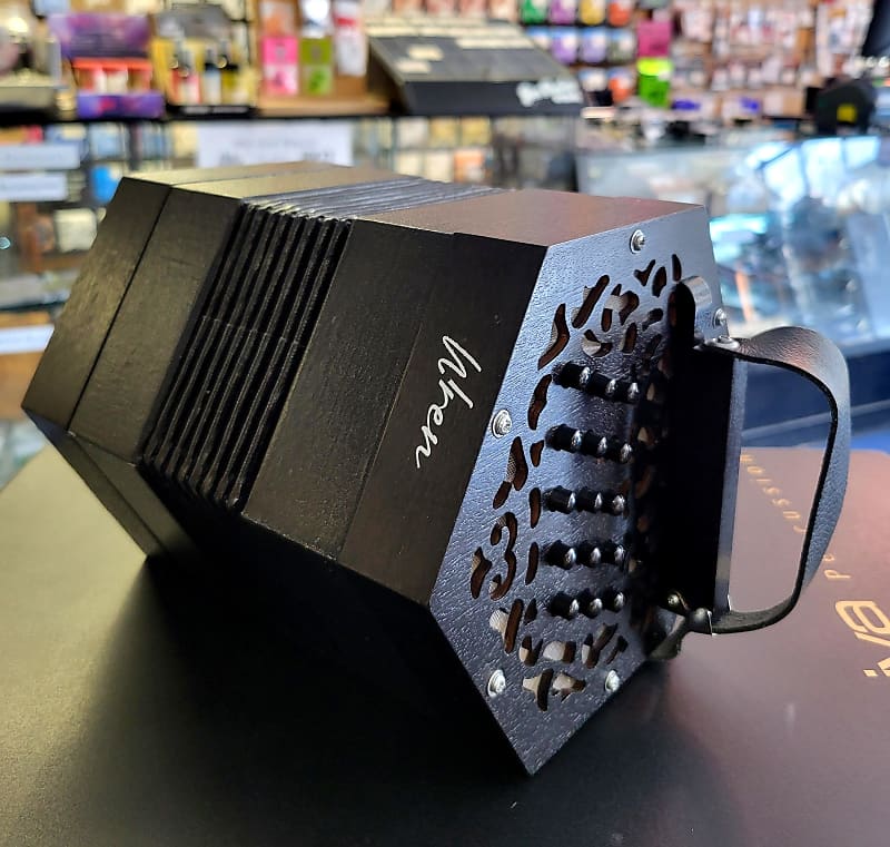 McNeela Wren 30 Key C/G Anglo Concertina | Reverb