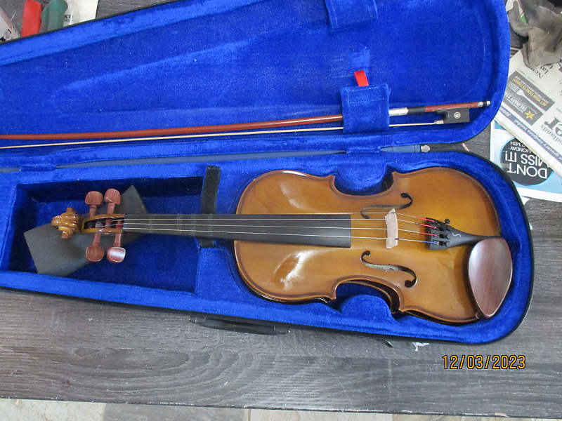 Violin. Full size with case and bow. Stentor brand | Reverb