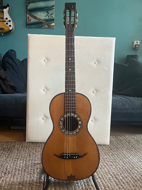 Romantic guitar | Reverb UK