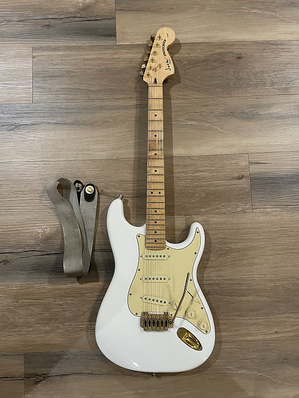 Squier Standard Stratocaster 2010-2015 | Reverb