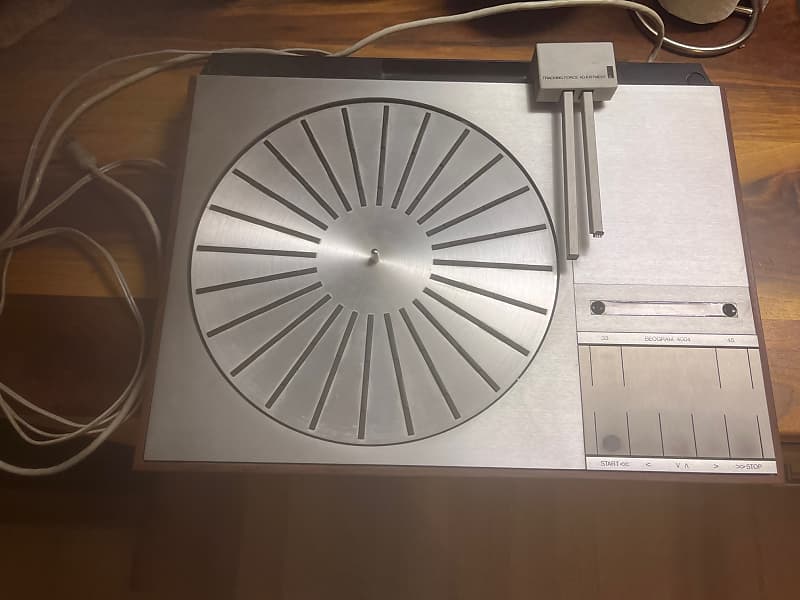 Bang & Olufsen Beogram 4004 Turntable - Aluminum and Walnut | Reverb