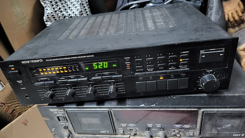 Vector Research - FM/AM Quartz Synthesized Stereo Receiver | Reverb