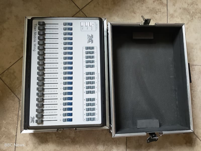 Avolites Titan Mobile Wing | Reverb