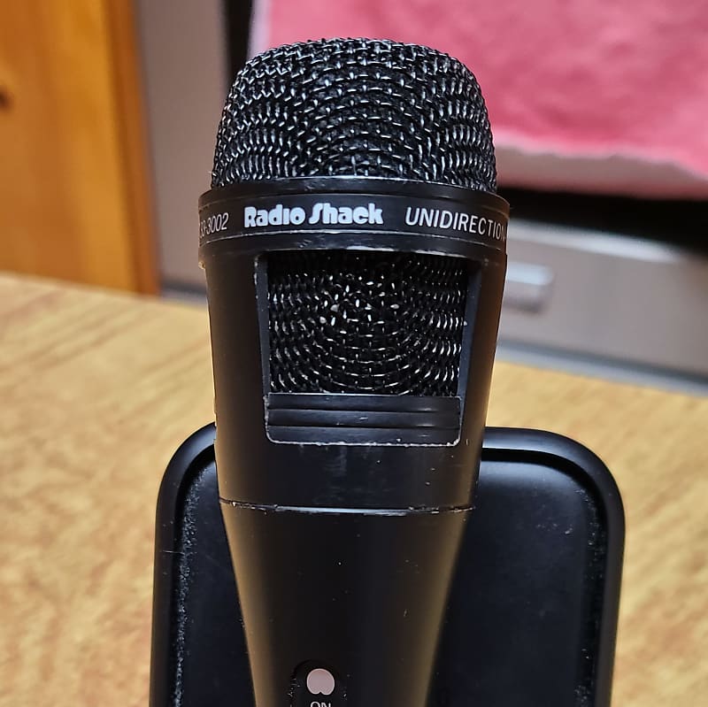 Radio Shack Uni-Directional Dynamic Microphone 33-3002 - | Reverb