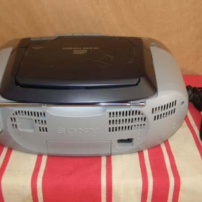 Radio CD et cassette, modèle SONY CFD-S01 | Reverb