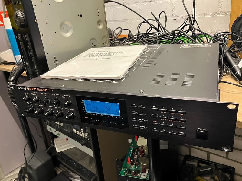 Roland E-660 Digital Parametric Eq 1988 - black | Reverb Canada