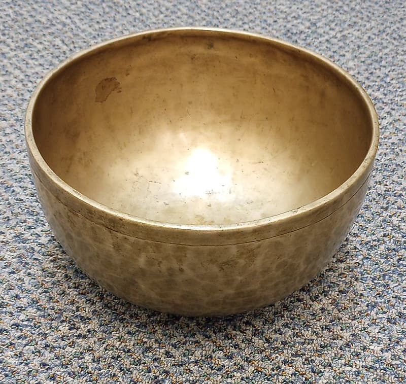 Handmade Tibetan Singing Bowl - Hammered Bronze - 2085g | Reverb