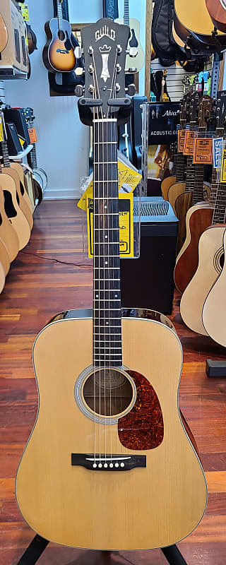 Guild D44 D-44 Dreadnought with Tweed hard case 1969 - | Reverb