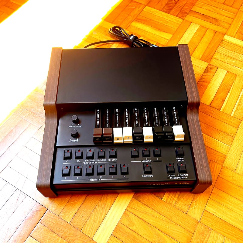 Viscount D9E (Italy, 1992) Hammond B3-style Drawbar Organ | Reverb