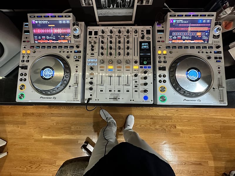 Full White Pioneer Bundle - Pioneer CDJ-3000 DJ | Reverb Australia