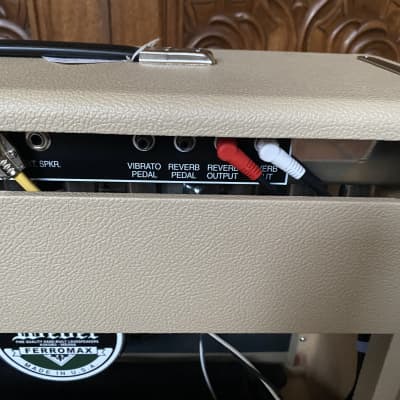 Fender '64 Custom Deluxe Reverb-Amp 2-Channel 20-Watt 1x12" | Reverb