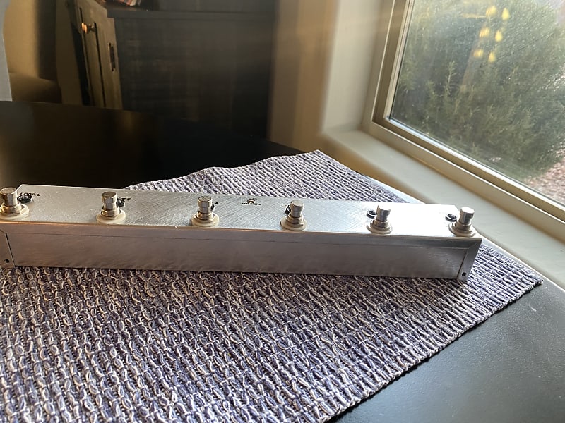 Loop Master 6 loop switcher true bypass 2022 - Clear anodized | Reverb