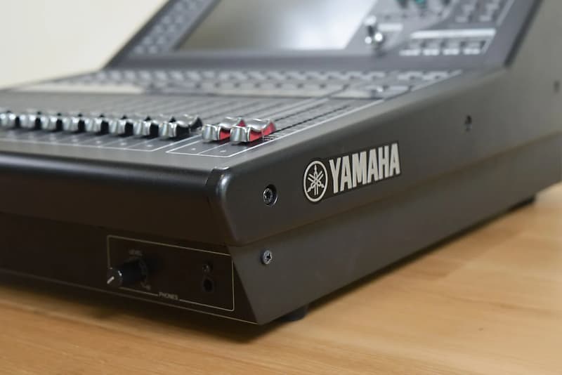 Yamaha Yamaha Yamaha QL1 16-Input 8-Output Digital Console | Reverb