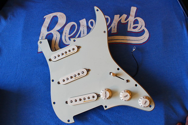 Fender Stratocaster Deluxe Loaded Pickguard Noiseless | Reverb