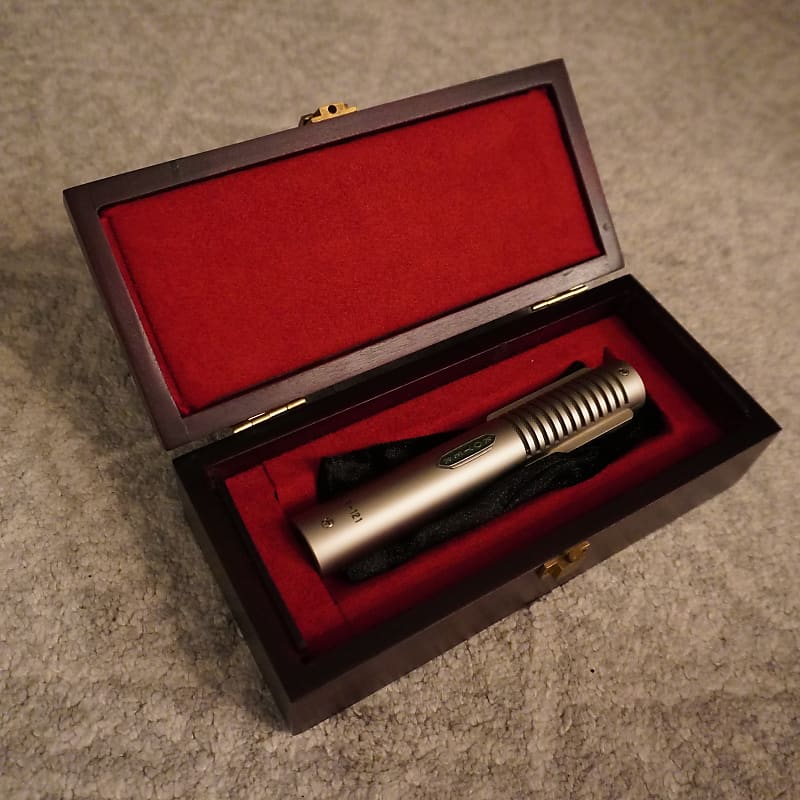 Bundle Deal -- Royer R-121 Ribbon Microphone & RSM-SS1 Sling | Reverb