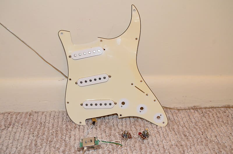 Fender Squier Strat (Stratocaster) Loaded Pickguard, White, | Reverb