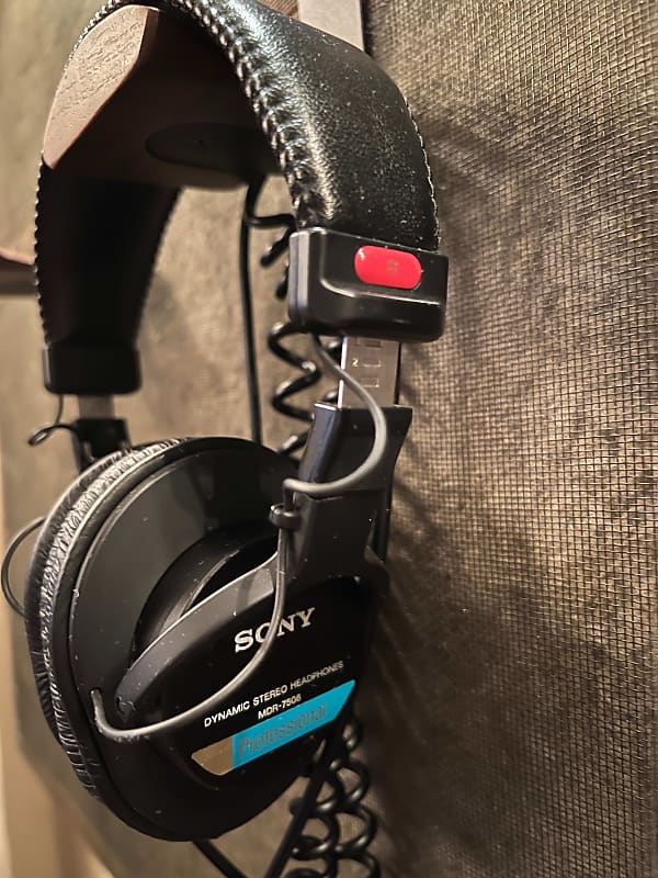 Sony MDR-7506 Closed-Back Professional Headphones | Reverb