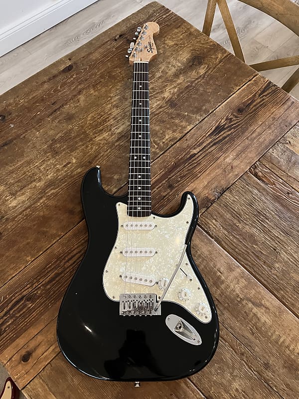 Squier SE Strat 2003 - Black | Reverb