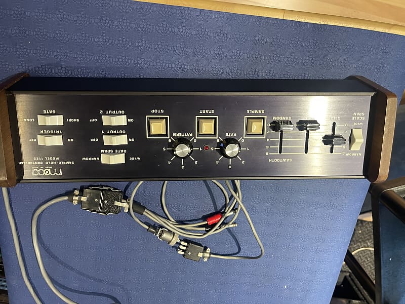 Moog Model 1125 sample – hold controller 1977 - Black | Reverb