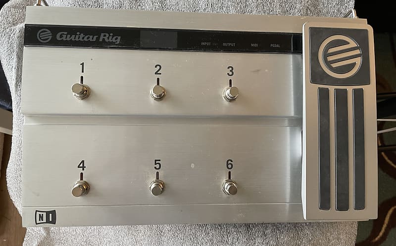 Native Instruments Guitar Rig Kontrol 2 - Silver | Reverb