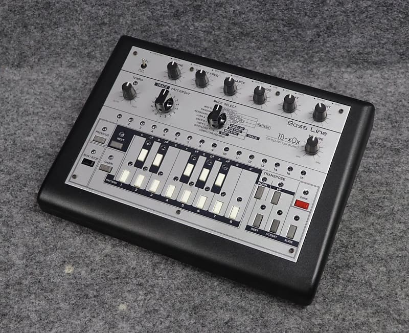 x0xb0x / xoxbox / TB-303 replika Analog Bassline | Reverb
