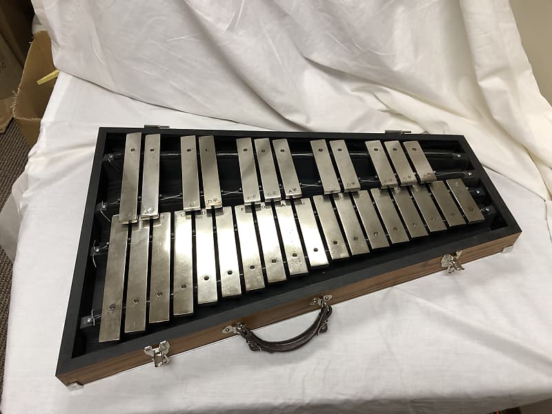 Deagan Standard Model No. 1514 2 1/2 octave Flat Top | Reverb