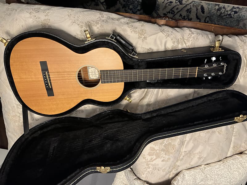 Larrivee 0-01 2000- Minor wear with Hardcase | Reverb