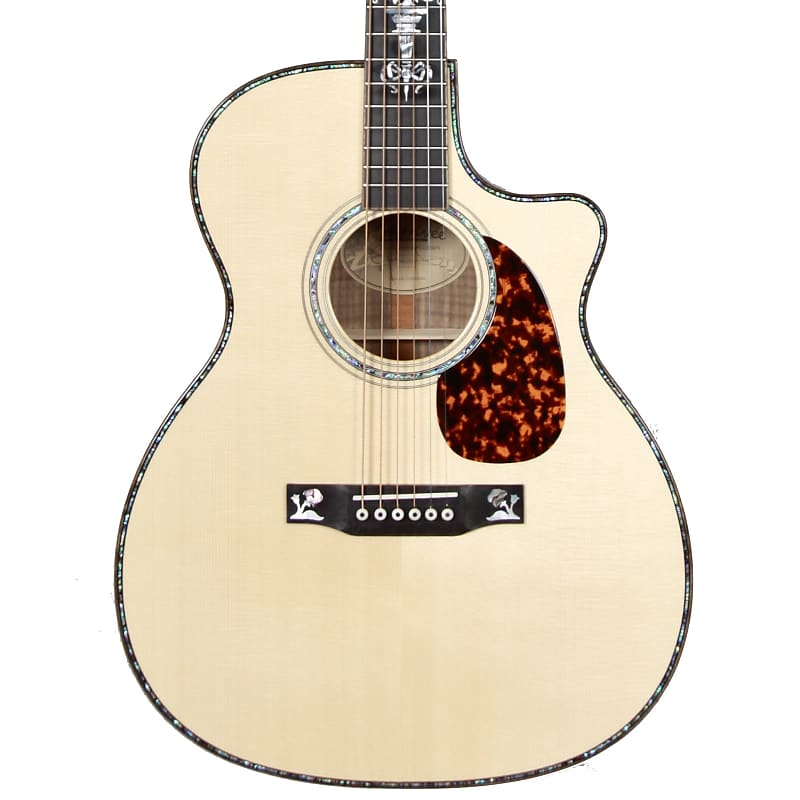 Larrivee OMV-10 Custom Flamed Walnut with Moon Spruce | Reverb UK