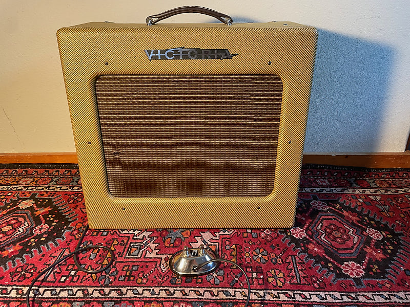 Victoria Regal II - 35W Guitar Amplifier Tube Tremolo & | Reverb