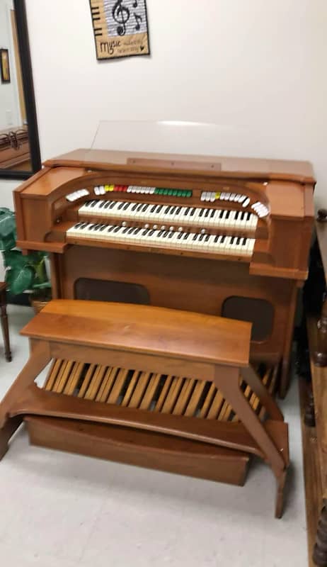 Allen Organ w/ 32-Note Concave Pedalboard, Built-In Speakers, | Reverb