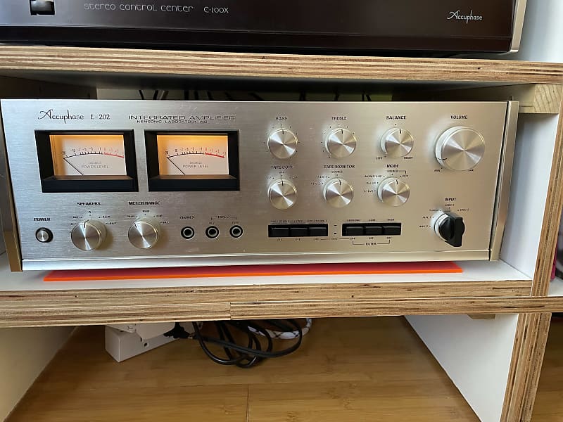 Accuphase E-202 Integrated Amplifier | Reverb